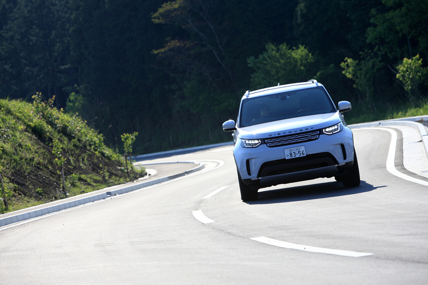 上品で優雅なクルマ、それが私にとっての“いい馬”です｜Tough&Luxury ALL-NEW DISCOVERYと過ごす極上のONとOFF フォトギャラリー - webCG