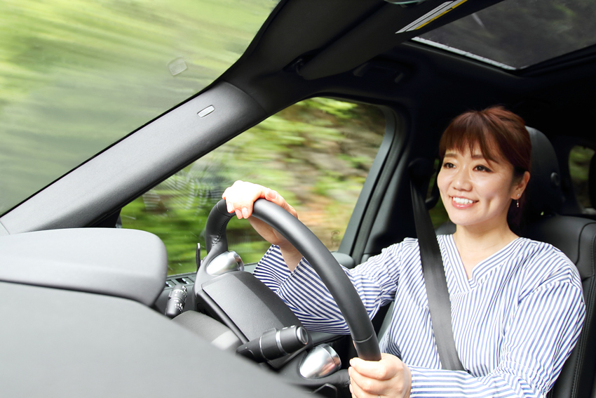 上品で優雅なクルマ、それが私にとっての“いい馬”です｜Tough&Luxury ALL-NEW DISCOVERYと過ごす極上のONとOFF フォトギャラリー - webCG