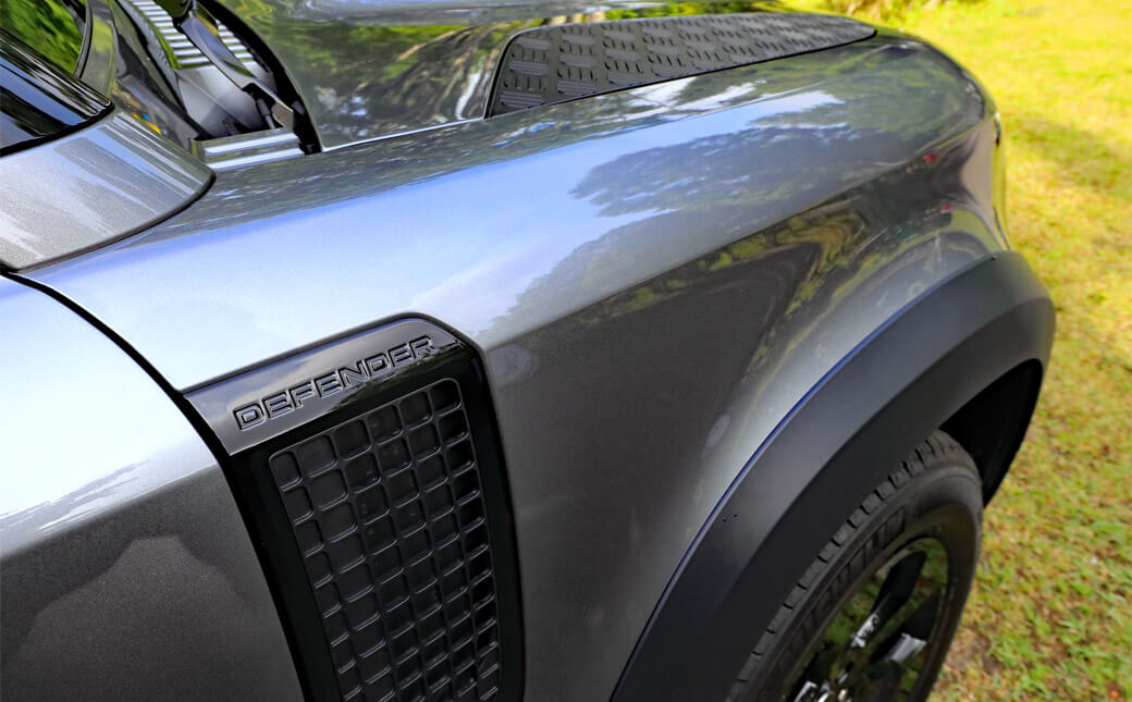 CHAPTER.1 IMPRESSION ランドローバーと「ディフェンダー90」の魅力 特集 - webCG【AD】