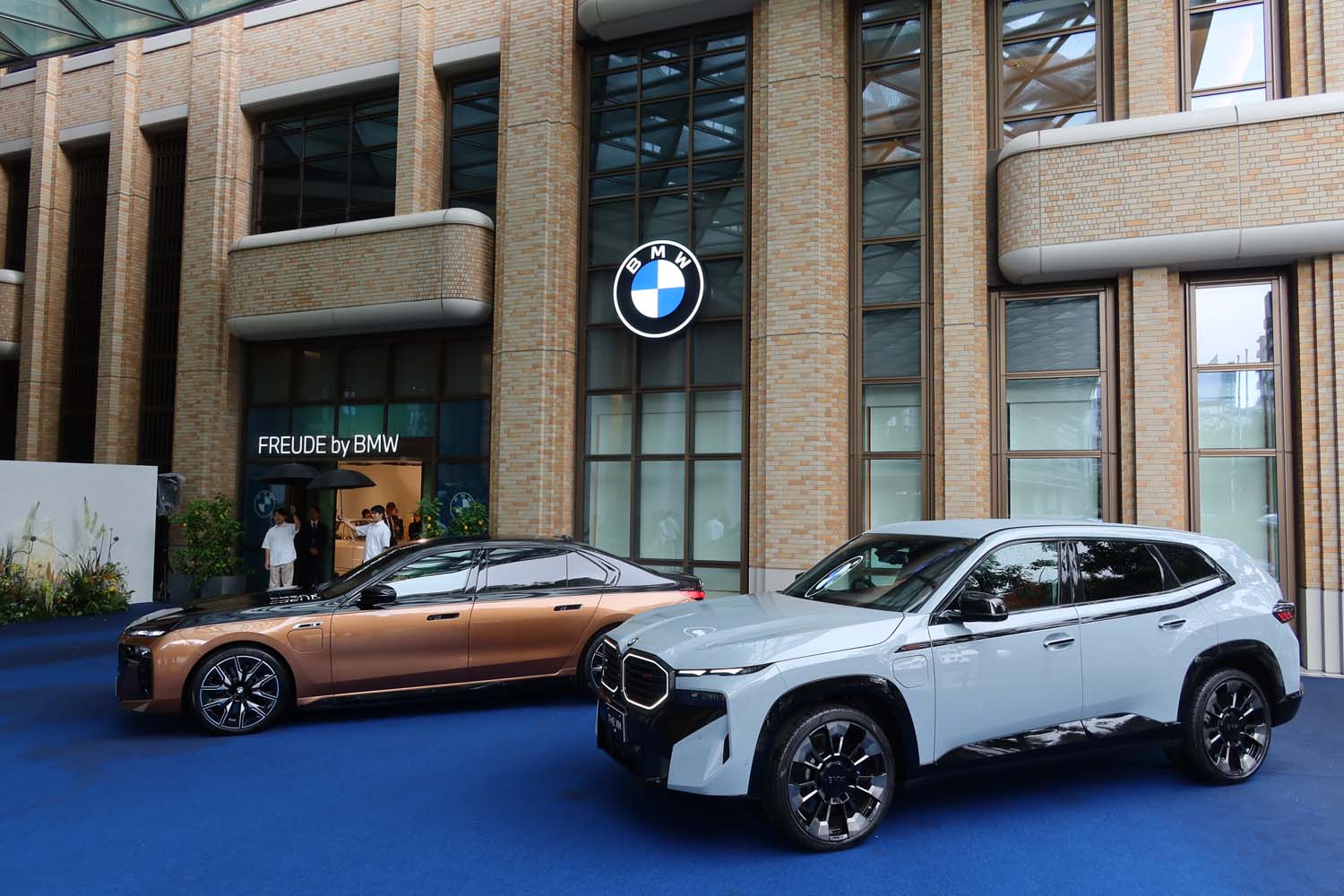 BMWの新たなブランドストアが東京・麻布台ヒルズにオープン 【ニュース】 - webCG