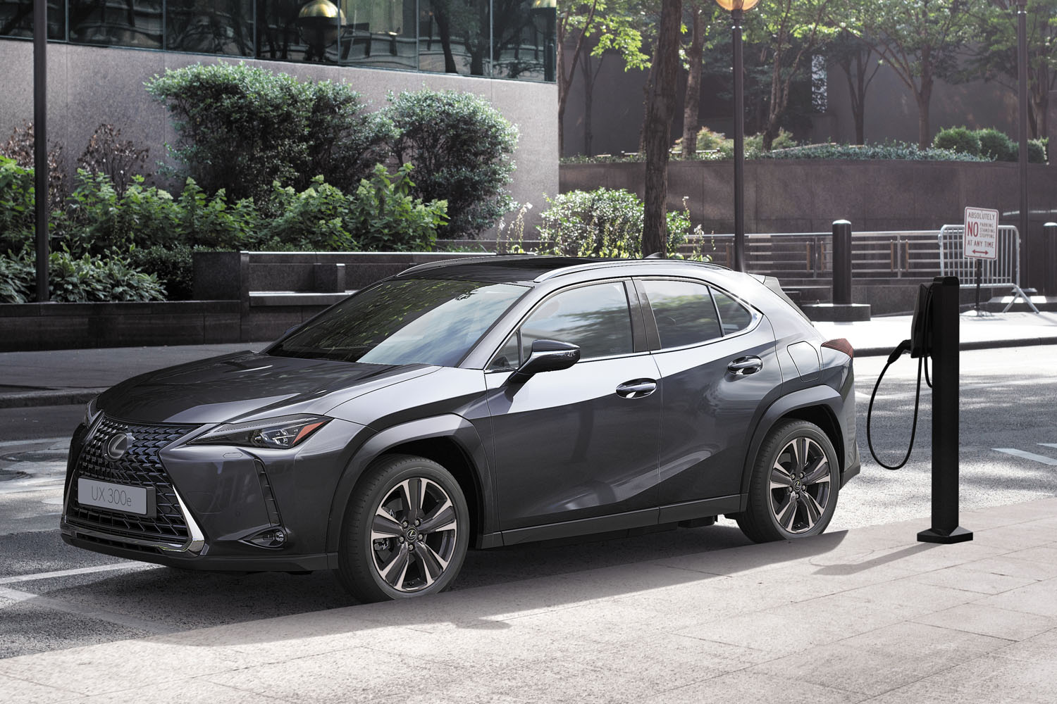 「レクサスUX」がマイナーチェンジ ハイブリッド車のシステム出力アップ 【ニュース】 - webCG