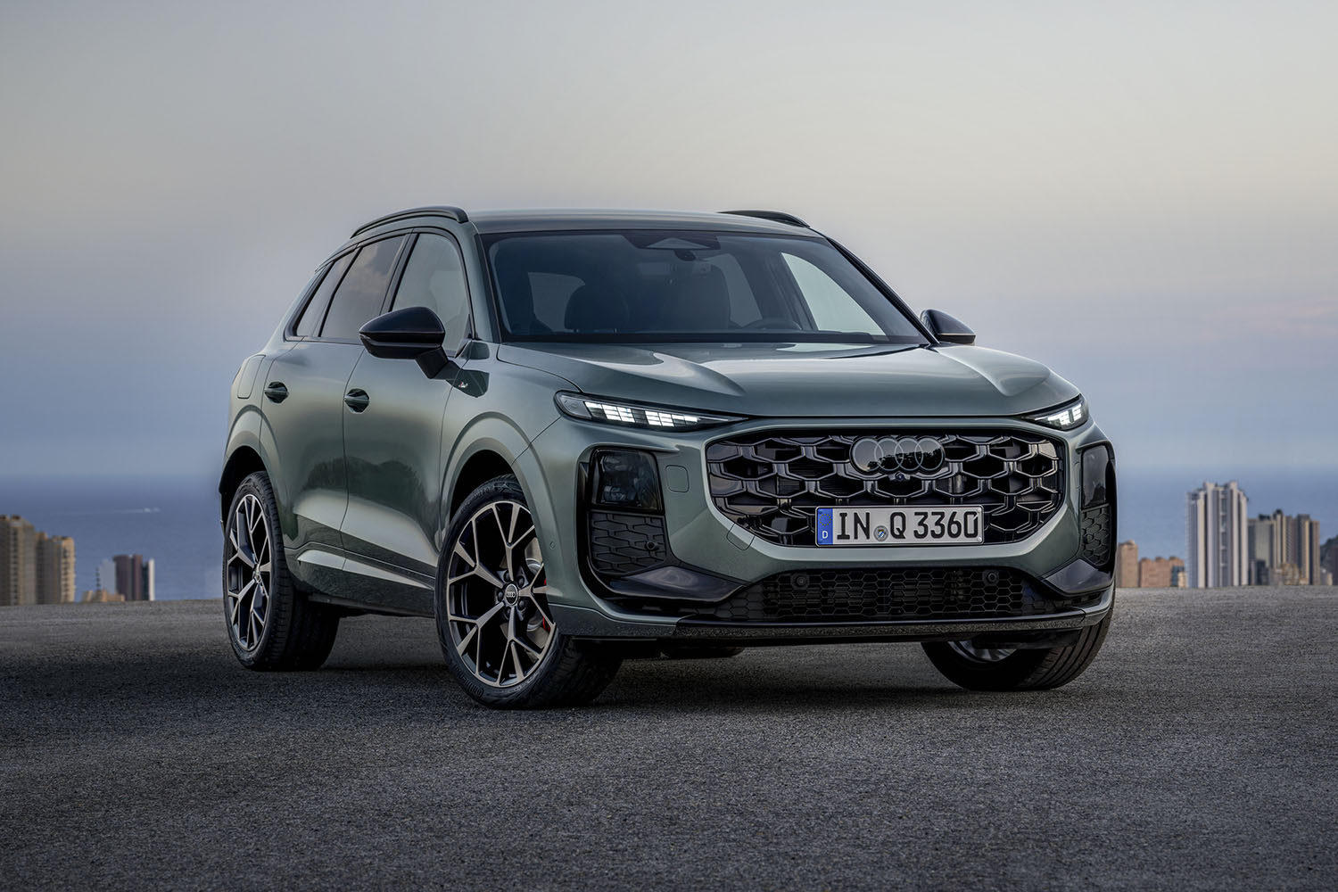 アウディが新型「Q3」を世界初公開 プラグインハイブリッドモデルもラインナップ 【ニュース】 - webCG