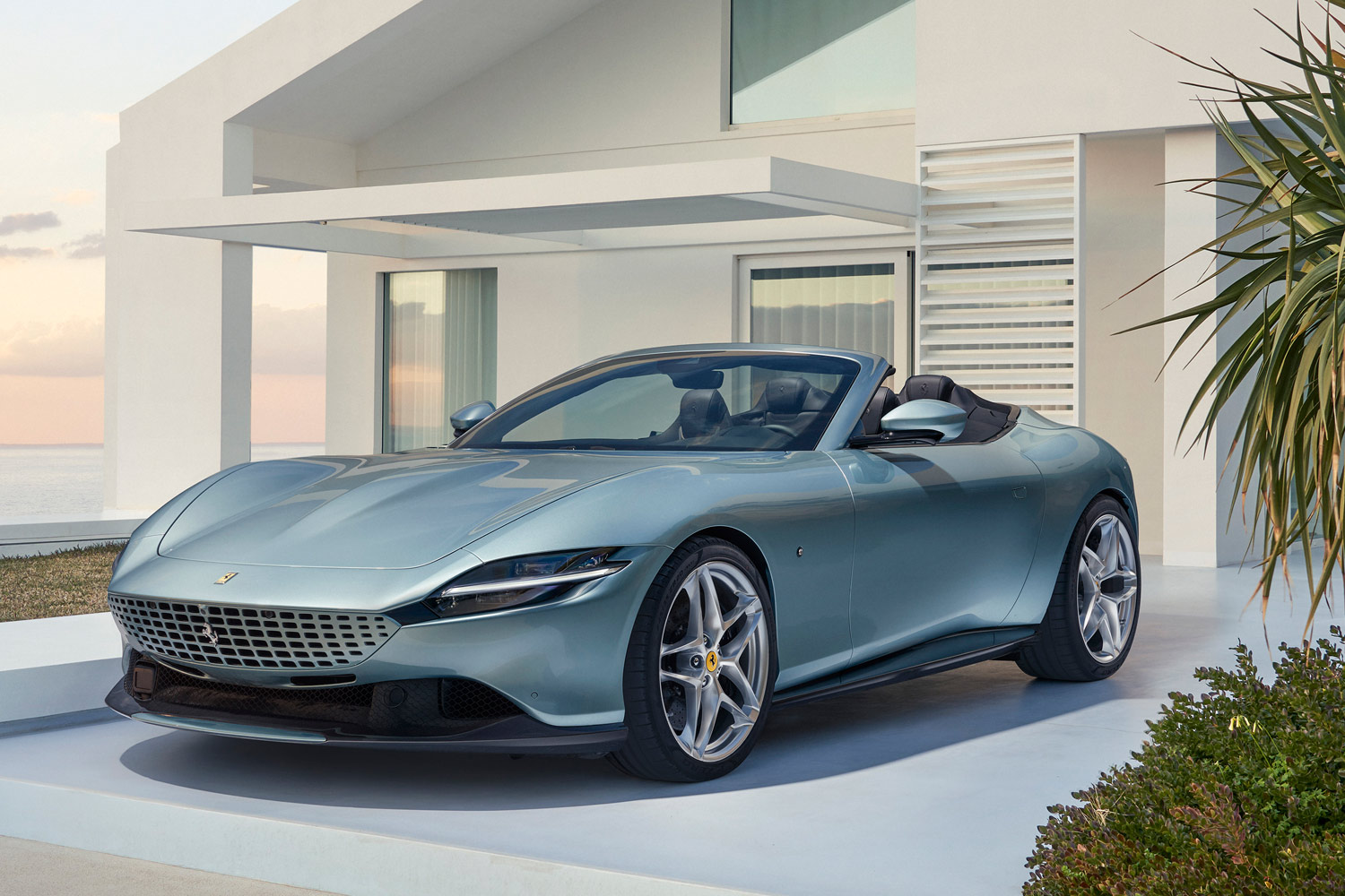 フェラーリが新型のオープン4シーター「ローマ スパイダー」を発表 【ニュース】 - webCG