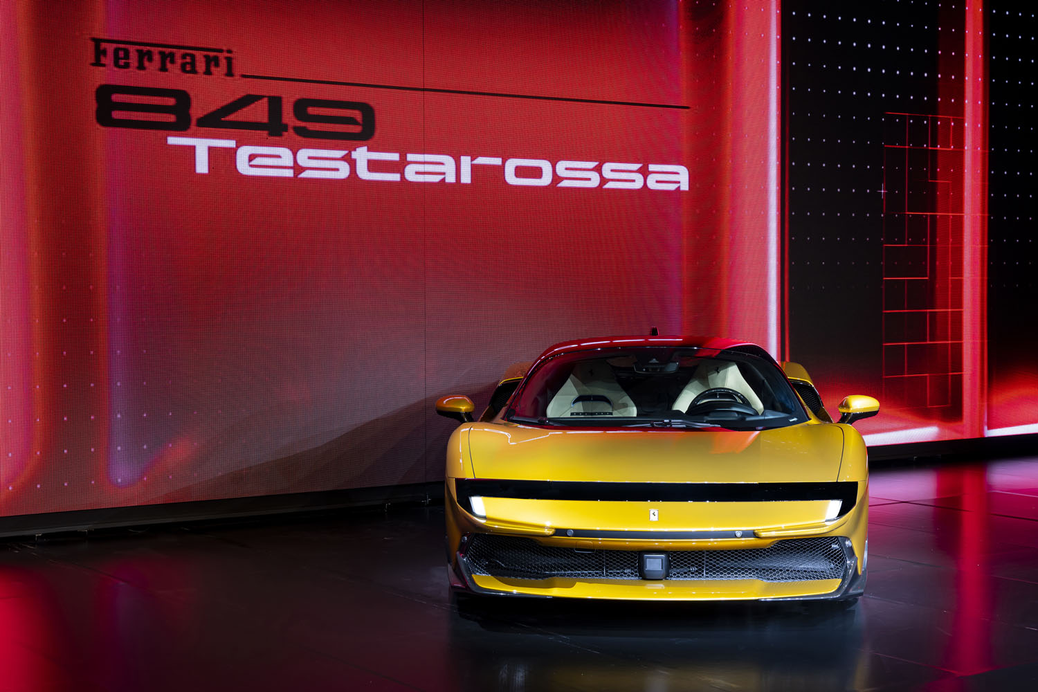 新型「フェラーリ849テスタロッサ」発表イベントの会場から 内装・外装など76枚 【画像・写真】 - webCG