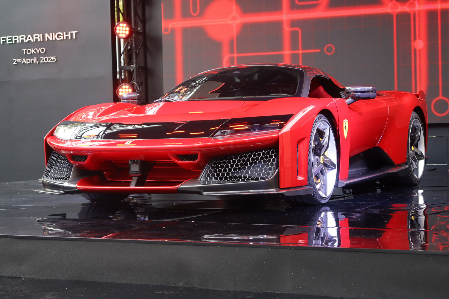 フェラーリのスペシャルモデル「F80」が日本上陸 【ニュース】 - webCG