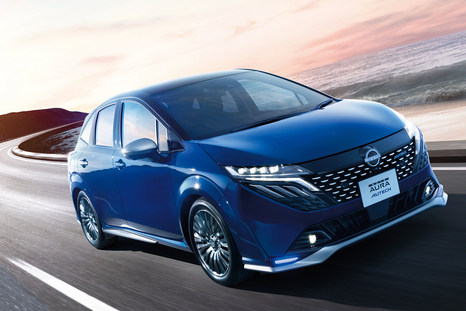 「日産ノート オーラ」にカスタマイズモデル「AUTECH」が新設定 【ニュース】 - webCG