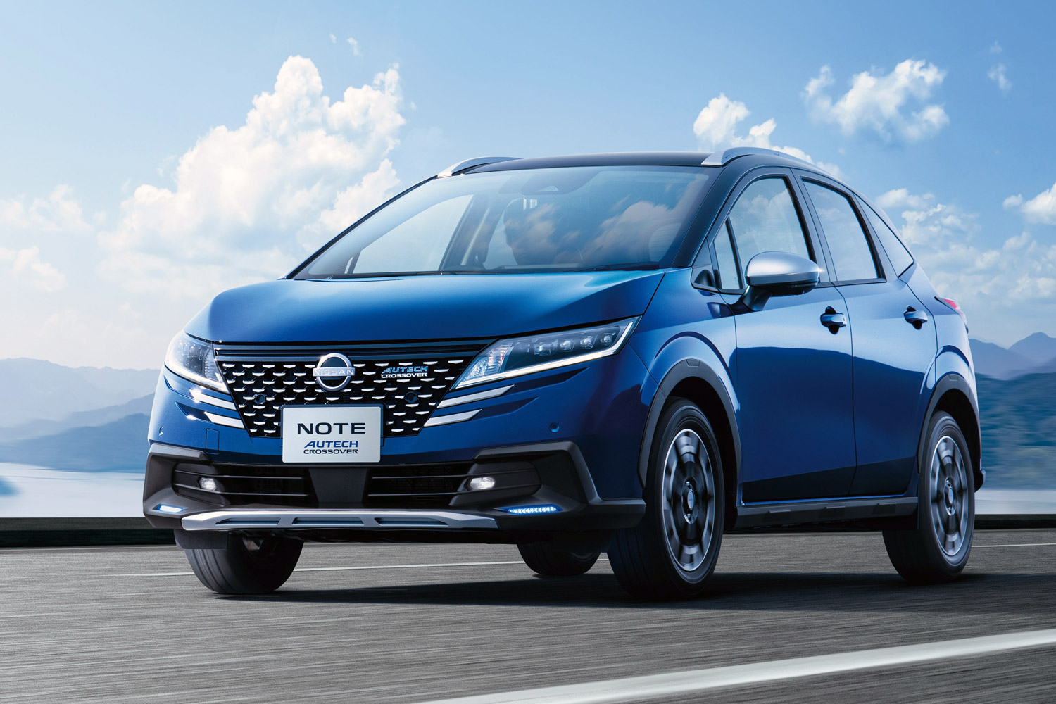 「日産ノートAUTECHクロスオーバー」がマイナーチェンジ デザイン変更でSUVテイストを強調 【ニュース】 - webCG