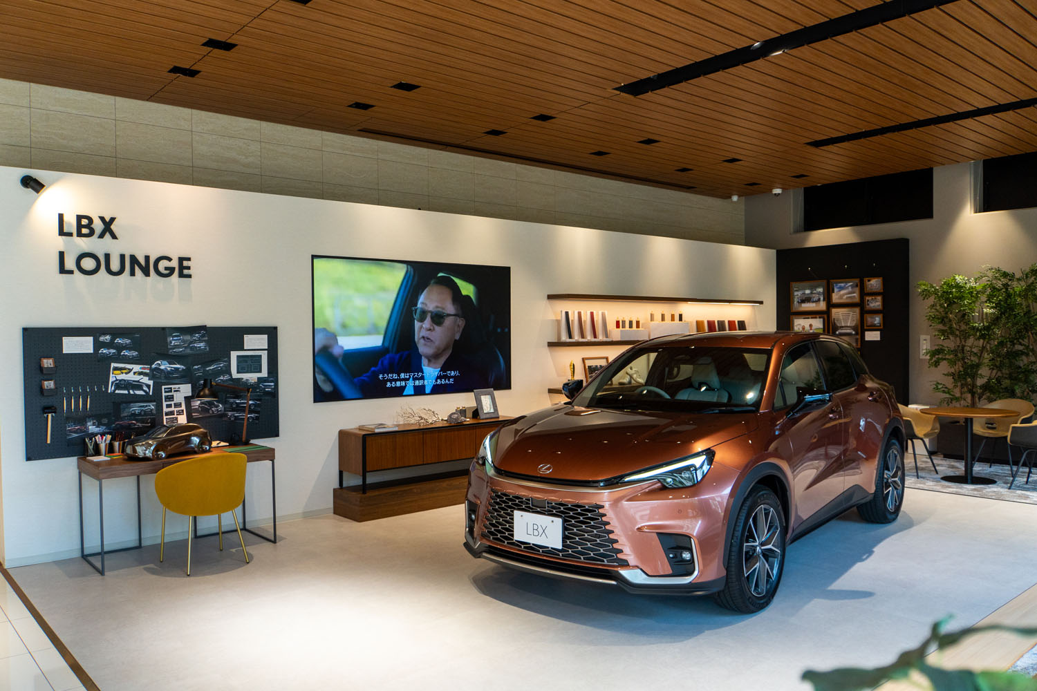 「レクサスLBX」やレクサスのクルマづくりをフィーチャー 期間限定エキシビション「LBX LOUNGE」がオープン 【ニュース】 - webCG
