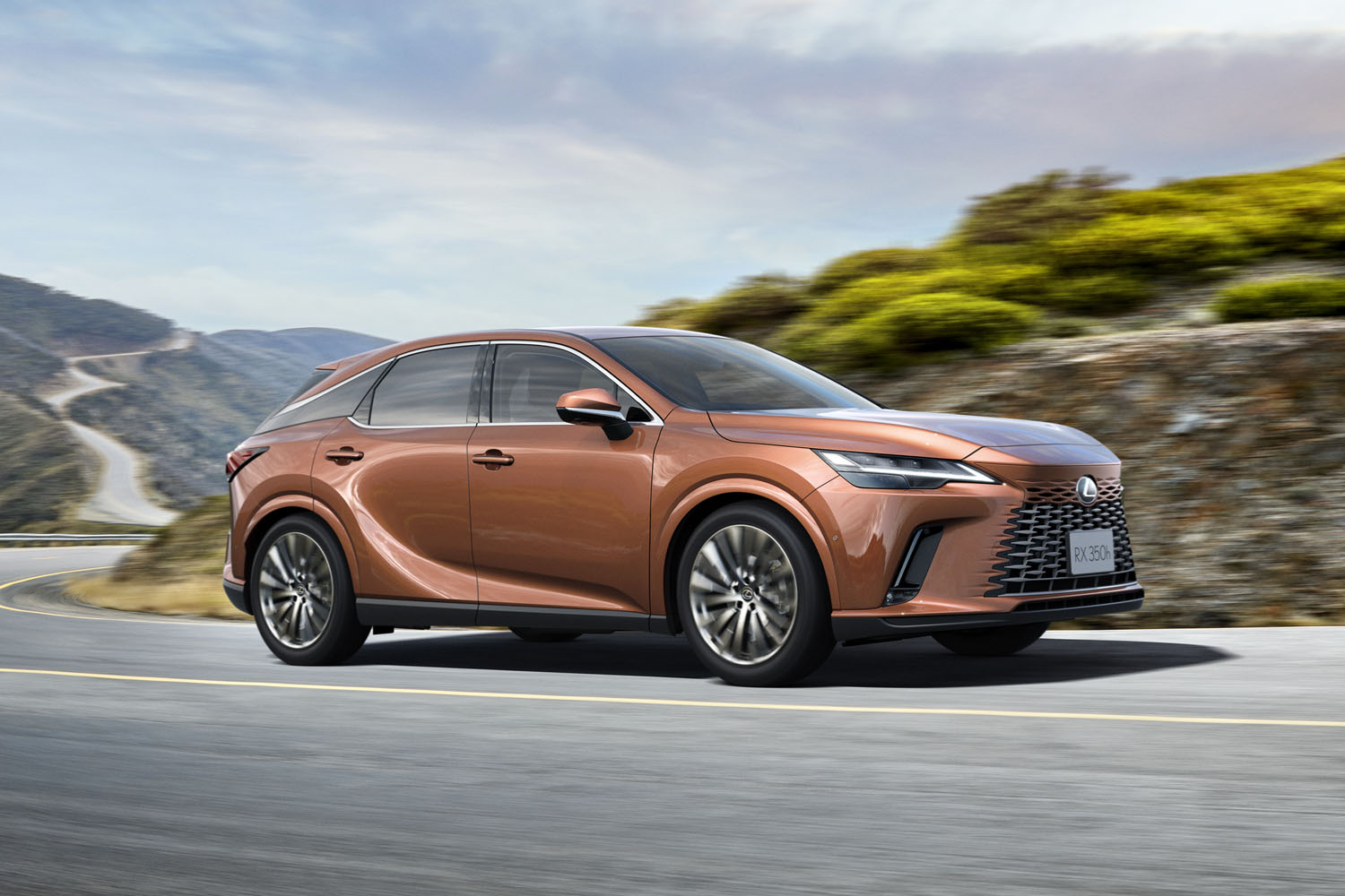 「レクサスRX」の一部改良モデル発売 乗り心地と静粛性を一段と強化 【ニュース】 - webCG