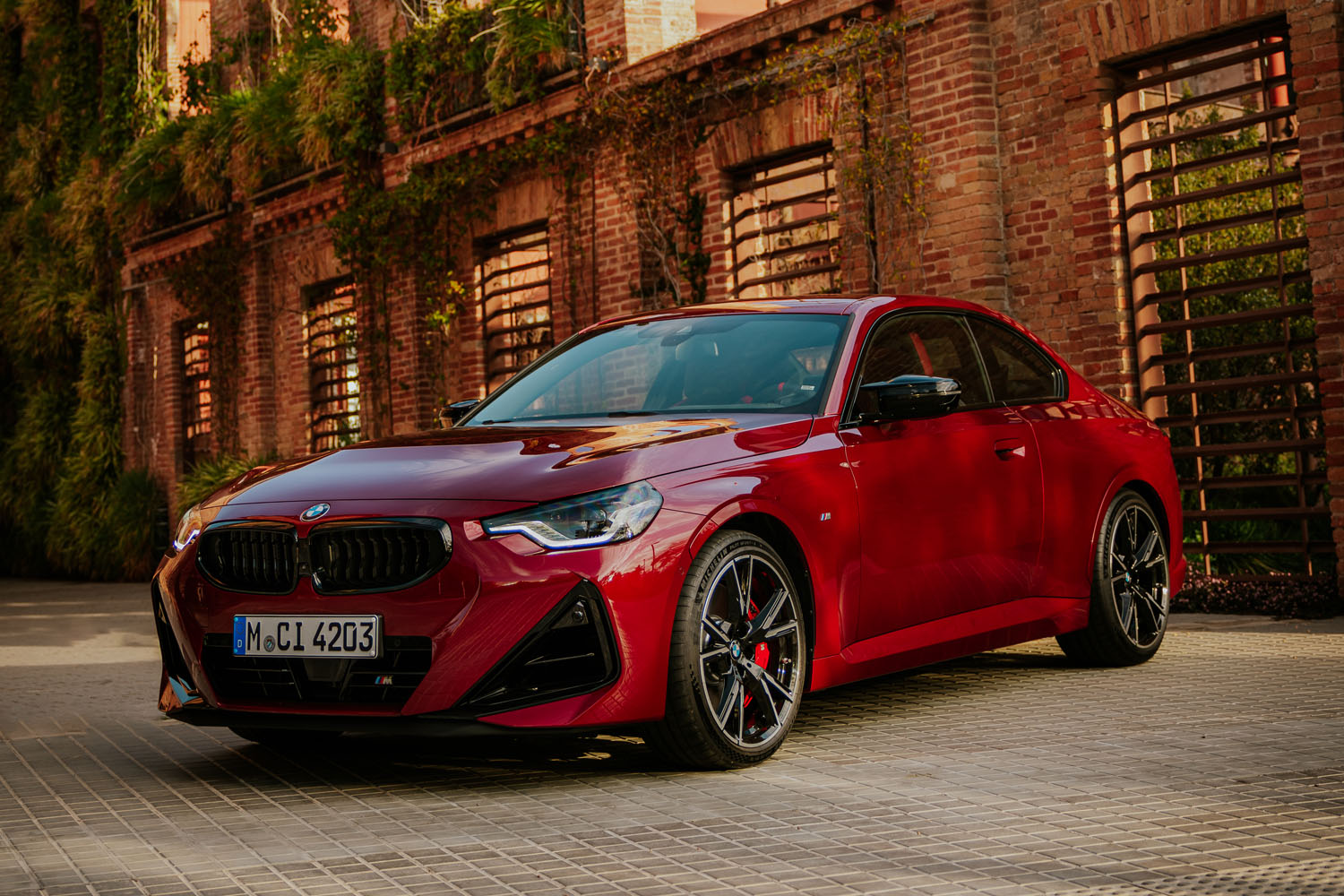 改良型「BMW 2シリーズ クーペ」発売 デザインをブラッシュアップ 【ニュース】 - webCG