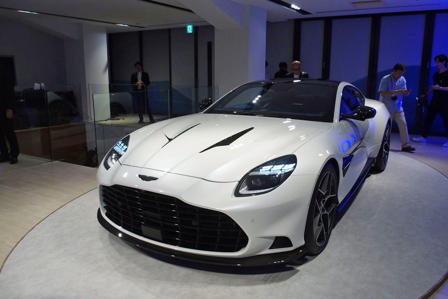 アストンマーティン・ヴァンキッシュ 内装・外装など60枚 【画像・写真】 - webCG