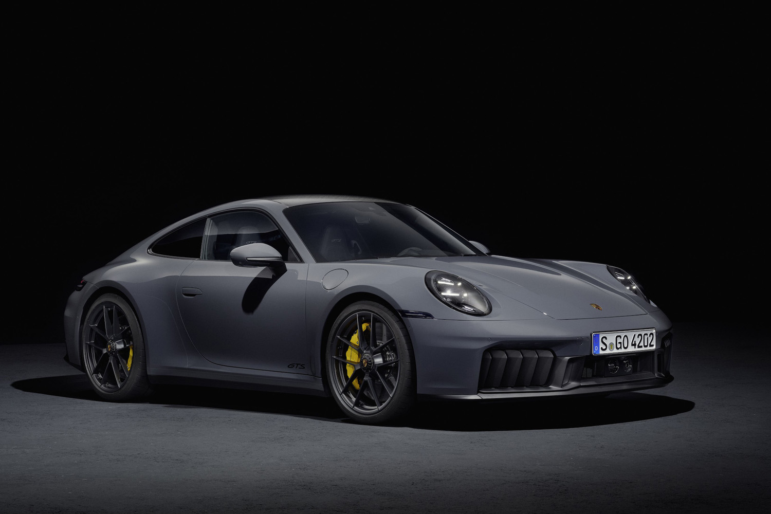 「ポルシェ911」に初のハイブリッドモデルが登場 その特徴を分析する - webCG