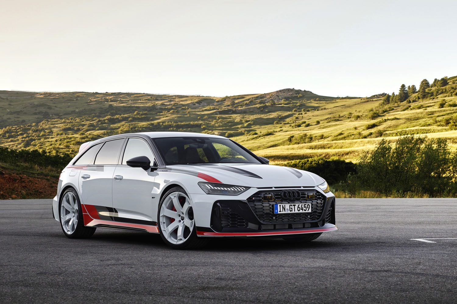 アウディが660台限定生産のハイパフォーマンスモデル「RS 6アバントGT」を発表 【ニュース】 - webCG