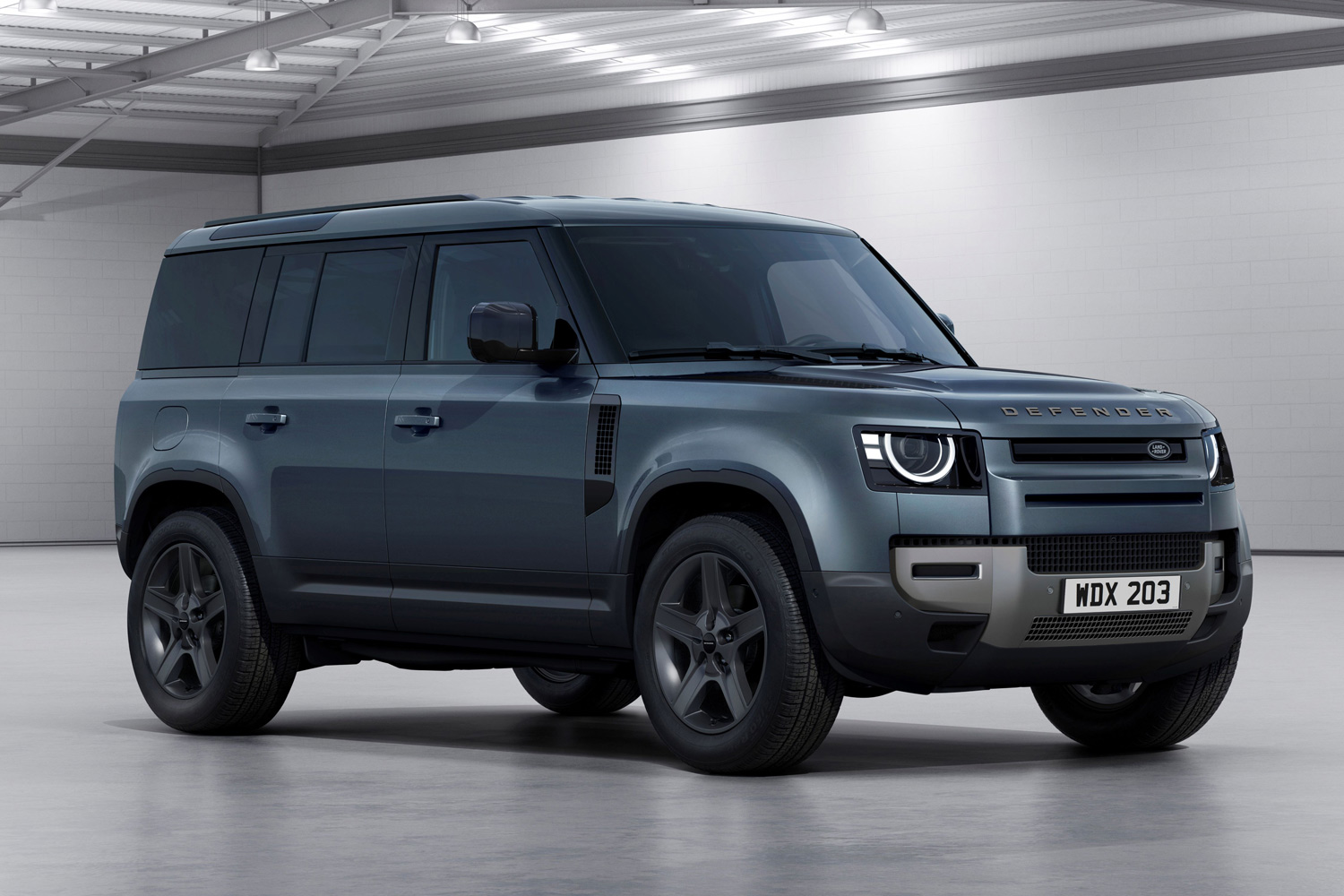 「ディフェンダー」に2人乗りの商用モデル「ハードトップ」が登場 【ニュース】 - webCG