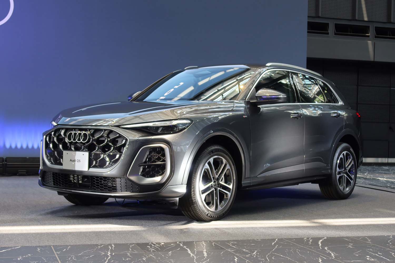 アウディが新型「Q5」「Q5スポーツバック」を発売 導入記念の限定モデルも 【ニュース】 - webCG