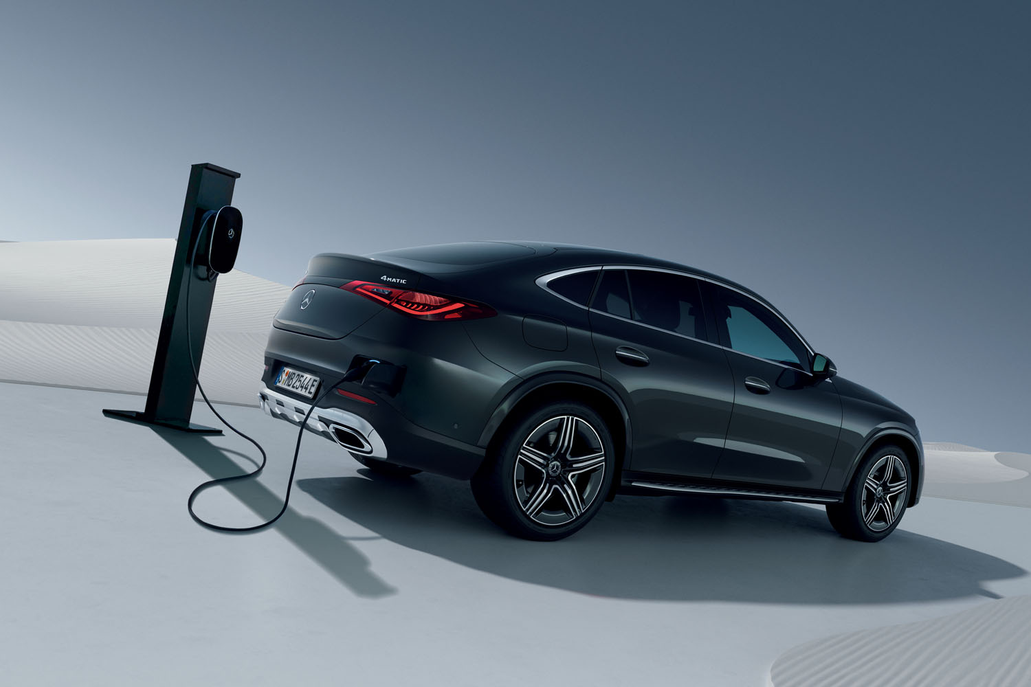 「メルセデス・ベンツGLC350e 4MATICクーペ スポーツ エディションスター」発売 最大118kmのEV走行ができるPHEV 【ニュース】 - webCG