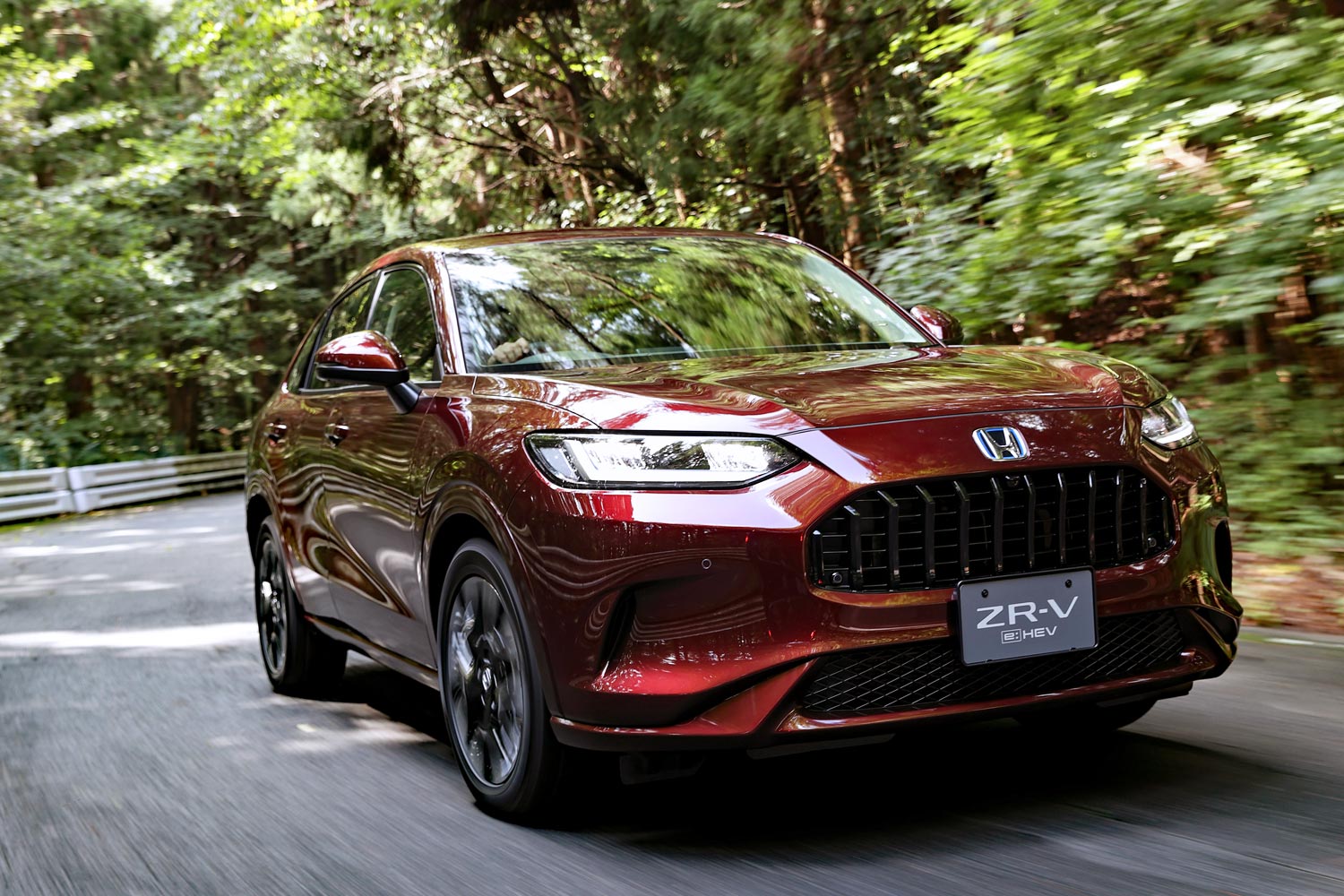 見習ったのはポルシェ!? 「ホンダZR-V」の走りの秘密を開発者が語る - webCG