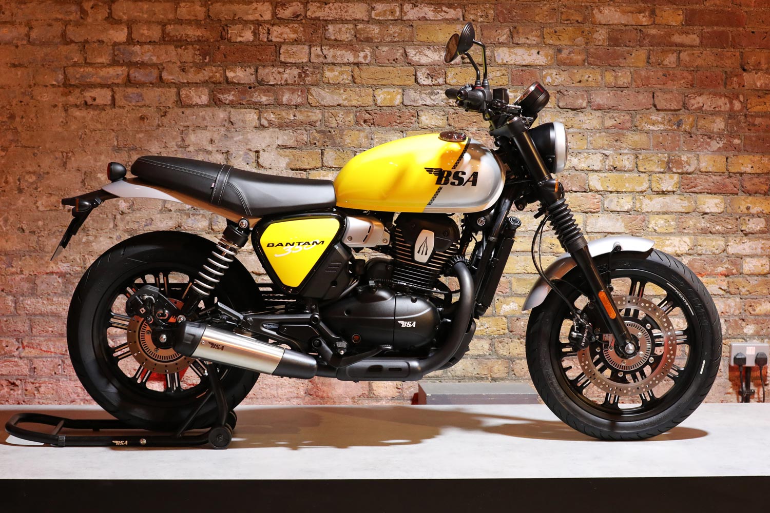 大英帝国復活なるか!? ―再起をもくろむ名門BSA そのブランド像と新型バイクの実態に迫る― - webCG