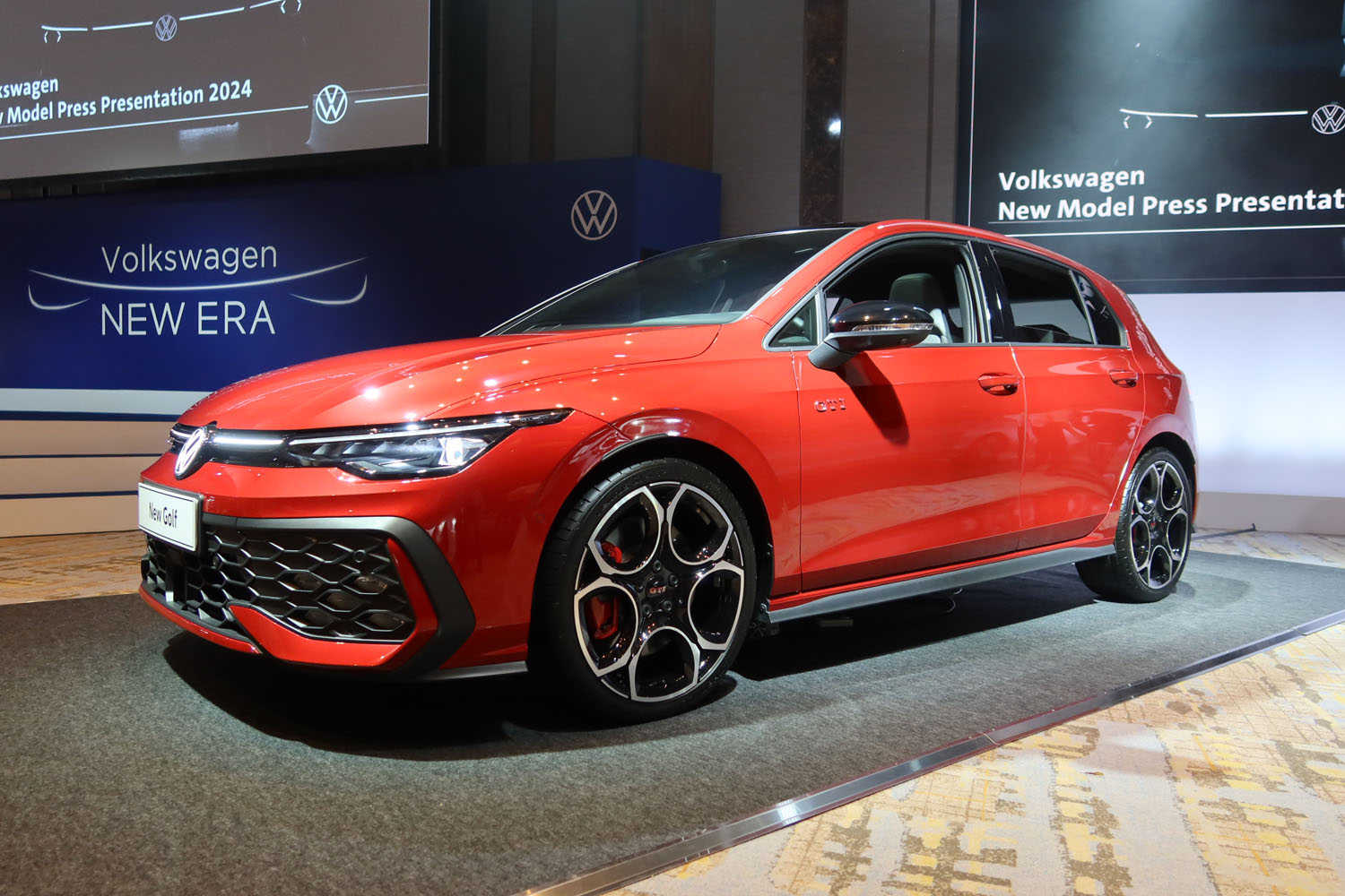 フォルクスワーゲンが改良型「ゴルフ／ゴルフヴァリアント」を正式発表 2025年1月にデリバリー開始 【ニュース】 - webCG