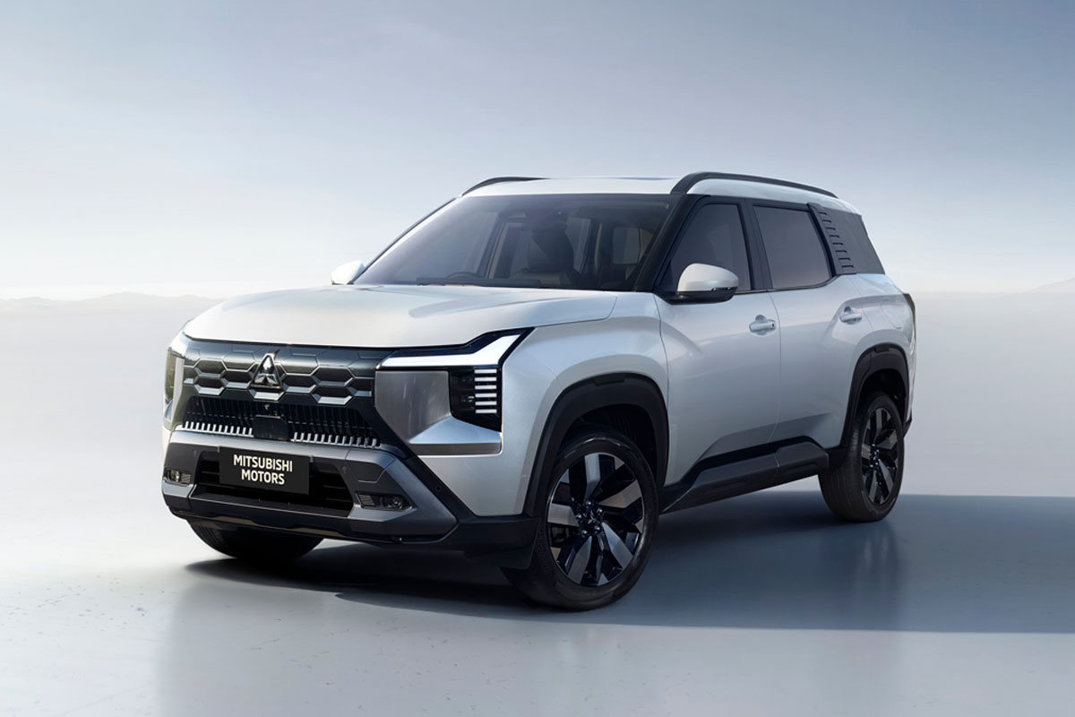 三菱が3列7人乗りの新型SUV「デスティネーター」を世界初公開 【ニュース】 - webCG