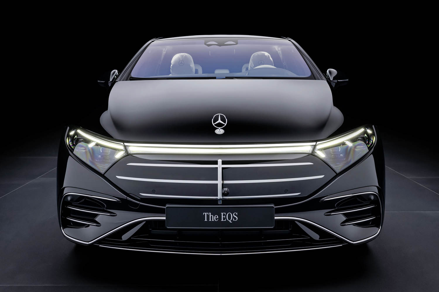 改良型「メルセデス・ベンツEQS」上陸 装備を改め航続距離もアップ 【ニュース】 - webCG