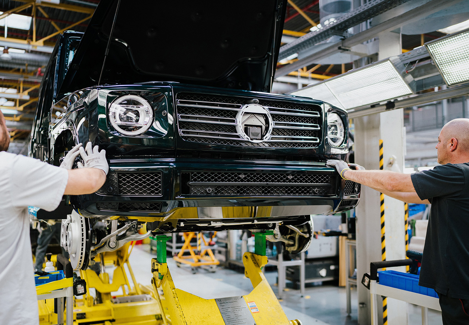 ハンドメイドでコツコツと 「Gクラス」はかくしてつくられる - webCG