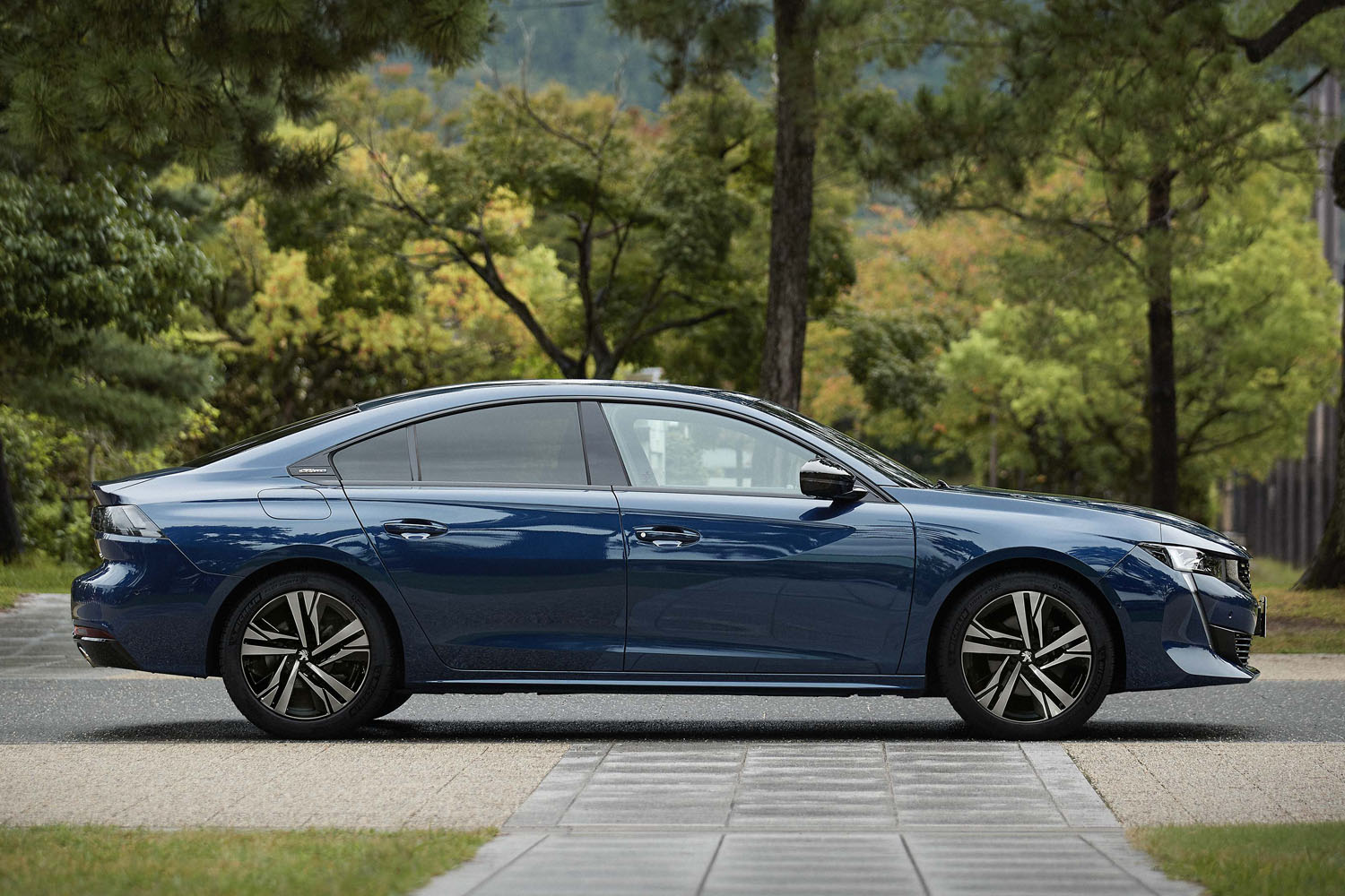 「プジョー508／508SW」の特別仕様車「プレミアムレザーエディション」発売 【ニュース】 - webCG