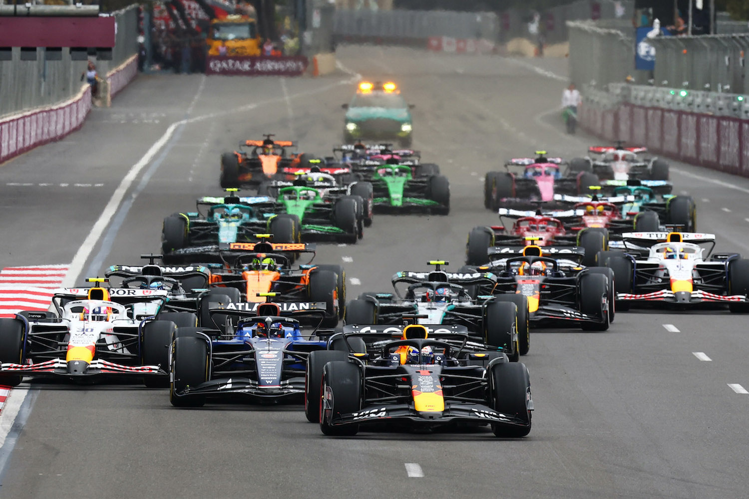 【F1 2025】第17戦アゼルバイジャンGPでフェルスタッペンがポールから今季4勝目、ポイントリーダーのピアストリは痛恨のクラッシュ 【ニュース】 - webCG