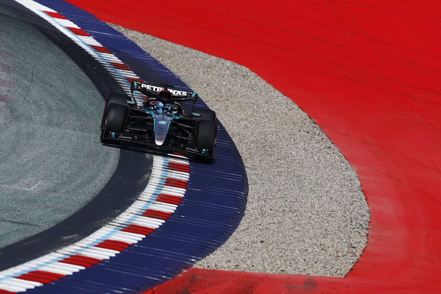 【F1 2024】第11戦オーストリアGPでメルセデスのラッセル今季初V フェルスタッペンとノリスは接触で優勝争いから脱落 【ニュース】 - webCG