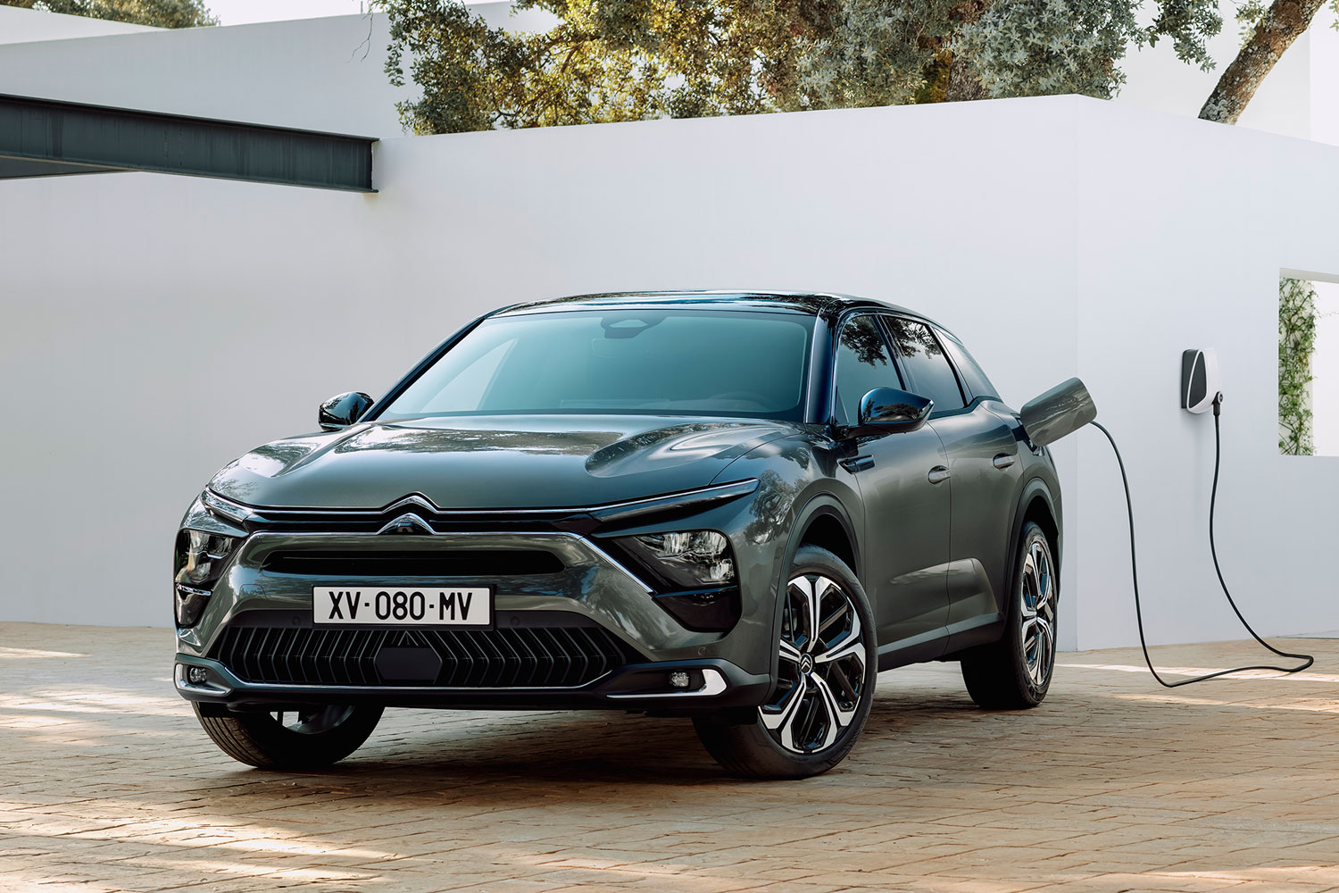 「C5 X」で久々に復活！ シトロエンの上級モデルに宿る前衛の魂 - webCG