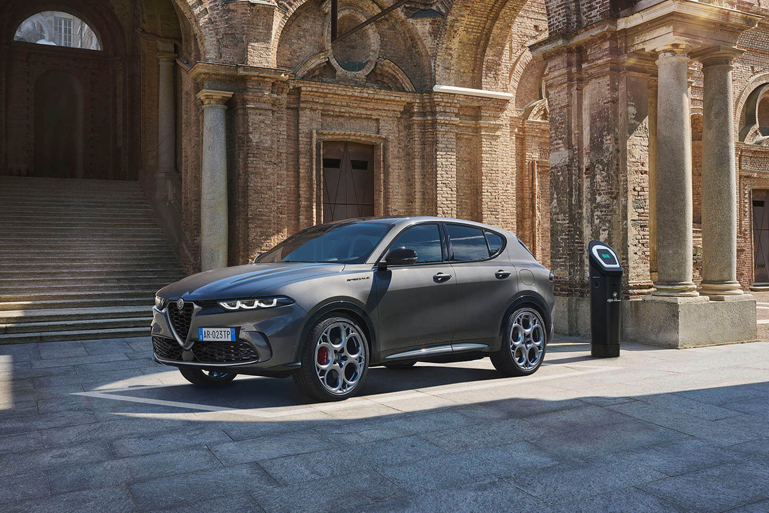 「アルファ・ロメオ・トナーレ」の限定車「ヴェローチェ スマートパッケージ」登場 【ニュース】 - webCG