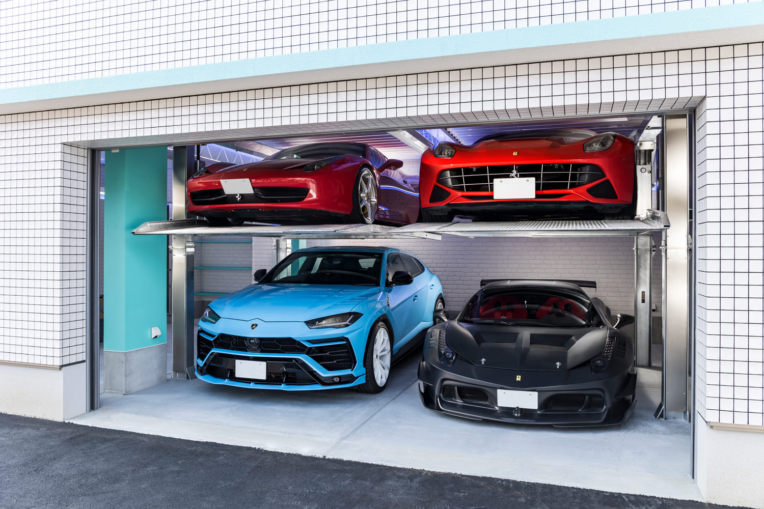 【Casa e Garage】複数台所有の夢をかなえる テクニカル東新の片支柱式2段駐車システム＜AD＞ 【Casa e Garage 2024 SUMMER】 - webCG