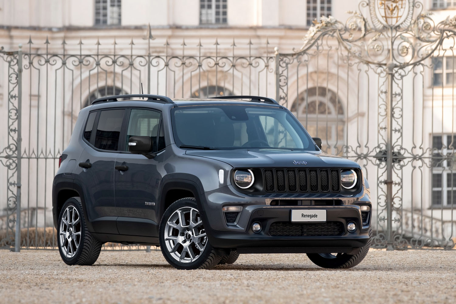 ジープ初のマイルドハイブリッド車「レネゲードeハイブリッド」が登場 【ニュース】 - webCG