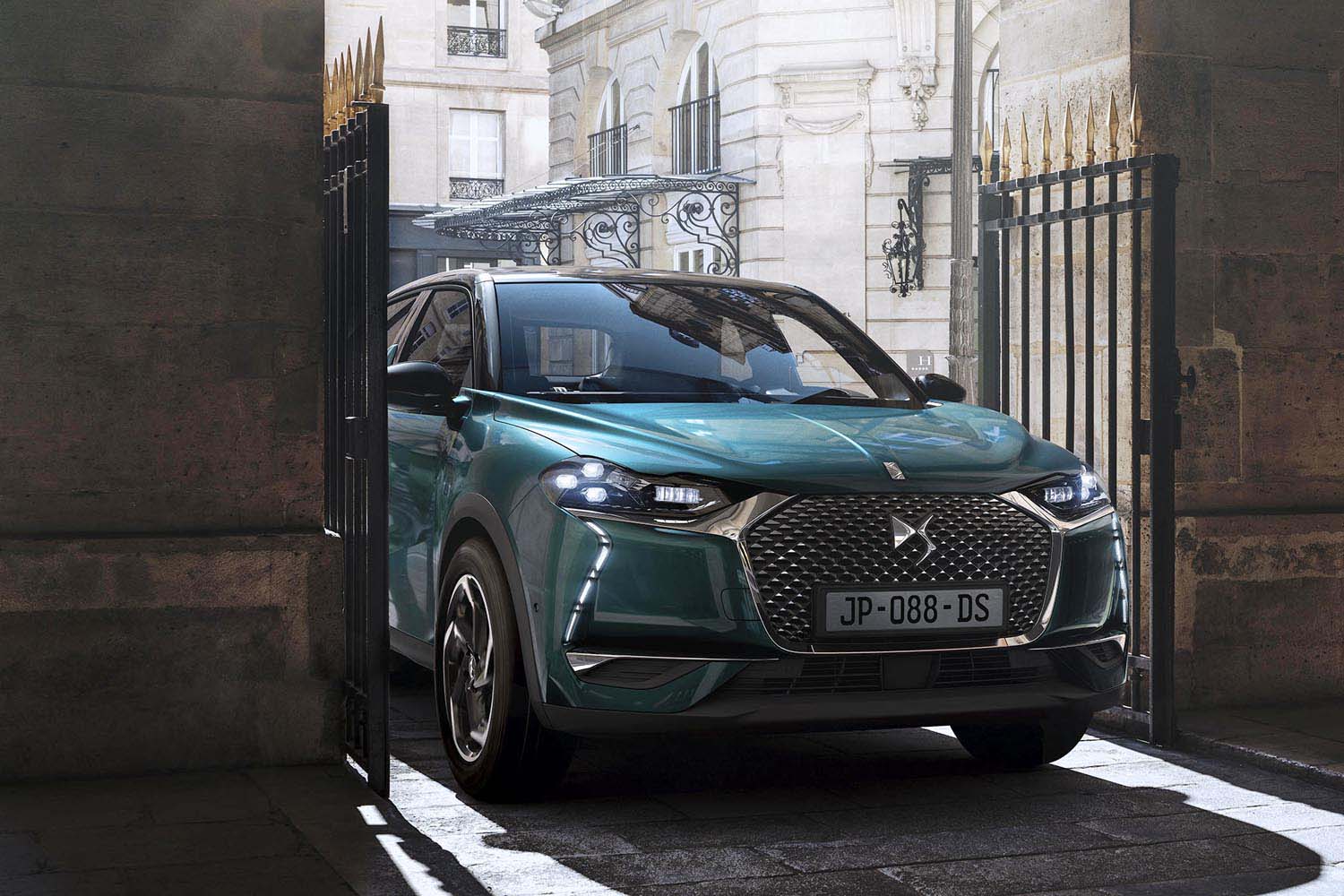 「DS 3クロスバック」に最上級のインテリアパッケージ追加設定 【ニュース】 - webCG