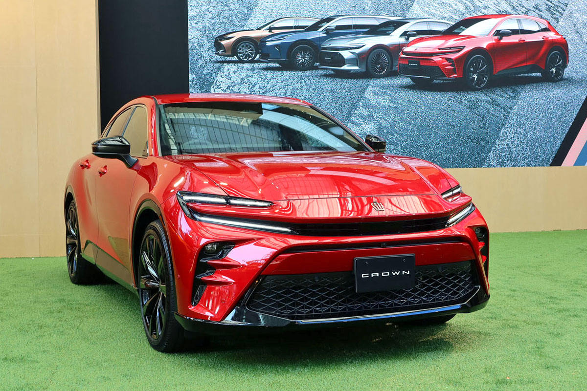 新型車「クラウン スポーツ」正式デビュー トヨタの既存SUVとの“食い合い”は……？ - webCG