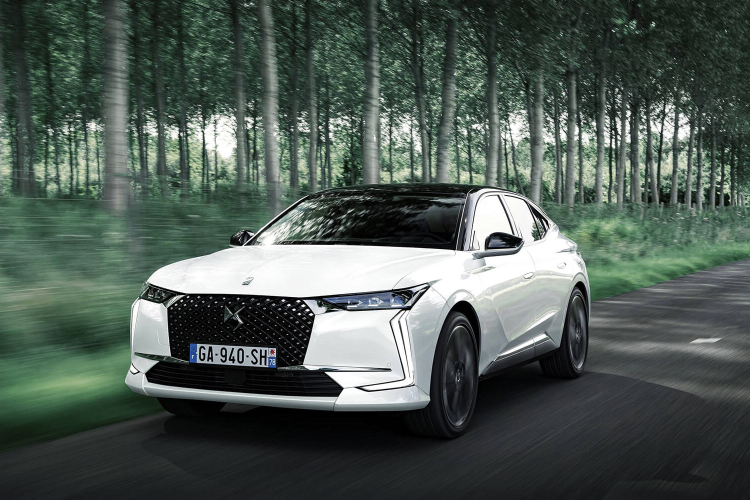 「DS 4」に上質なインテリアが自慢の特別仕様車「オペラBlueHDi」が登場 【ニュース】 - webCG