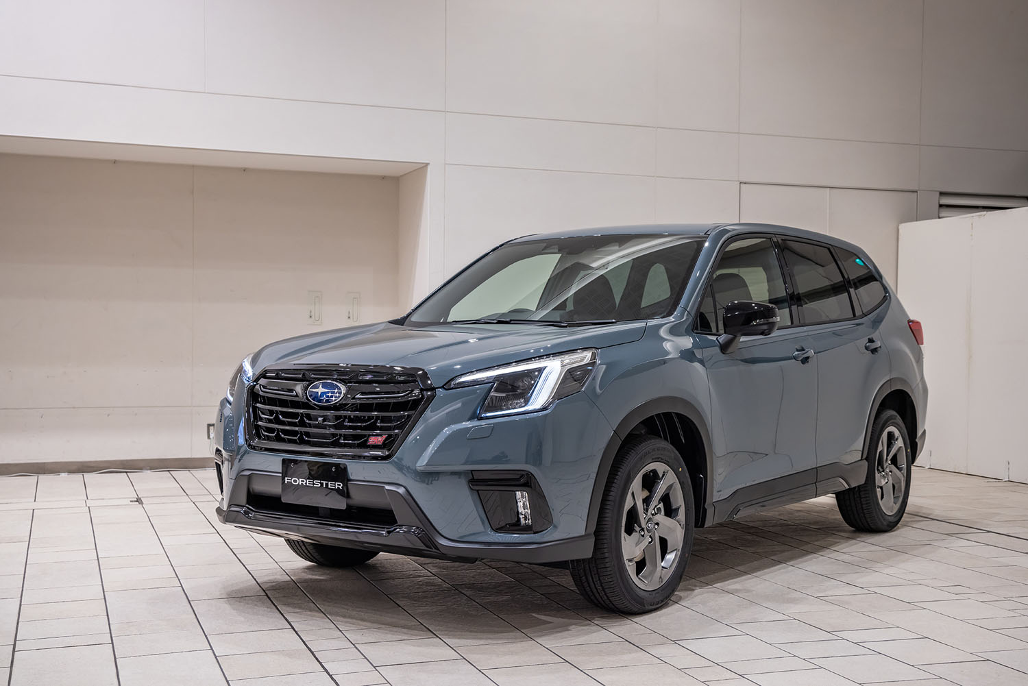 ブラックで内装をコーディネートした「スバル・フォレスターSTI Sport」が登場 【ニュース】 - webCG