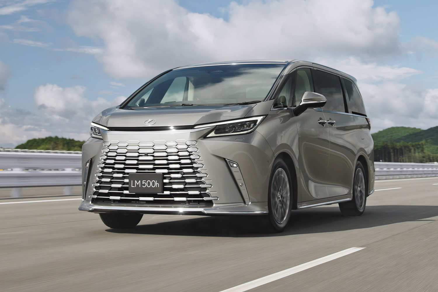 「レクサスLM」に6座仕様の“バージョンL”登場 1500万円で発売 【ニュース】 - webCG