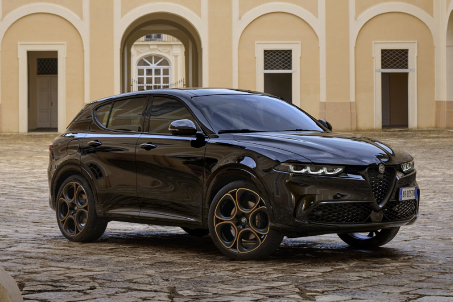 アルファ・ロメオブランドを象徴する仕立ての「トナーレ」限定発売 【ニュース】 - webCG