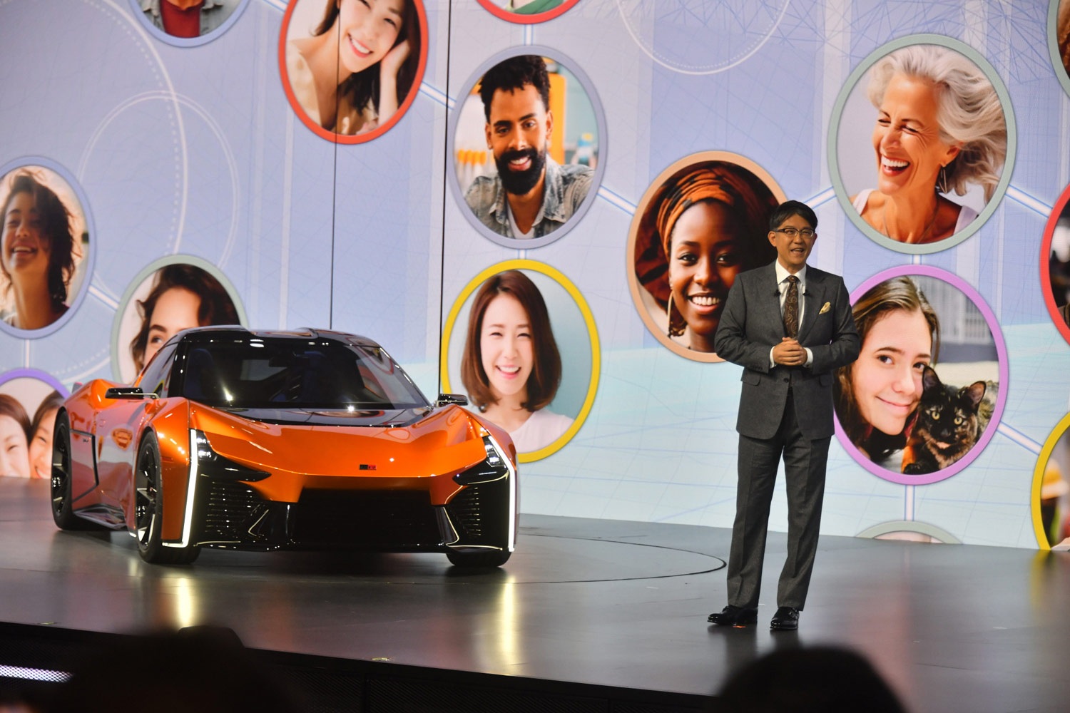 トヨタの佐藤新社長、モビリティーの未来と多様性を語る【ジャパンモビリティショー2023】 【ニュース】 - webCG