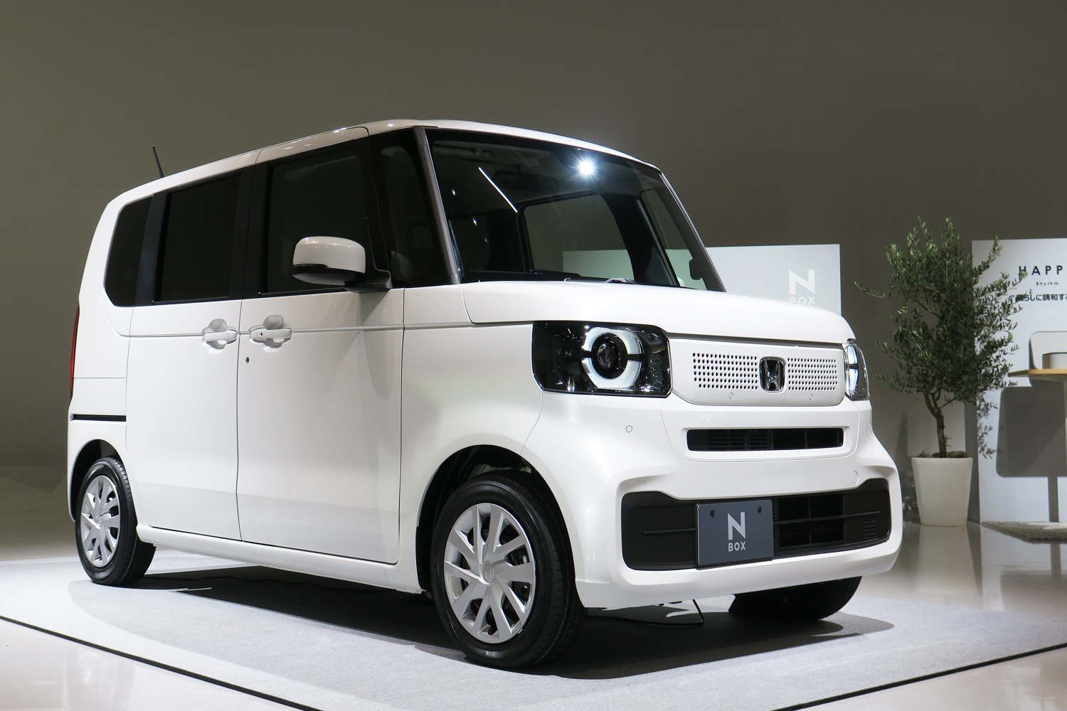 新型はこんなデザインに！ ホンダが3代目「N-BOX」の情報を先行公開 【ニュース】 - webCG