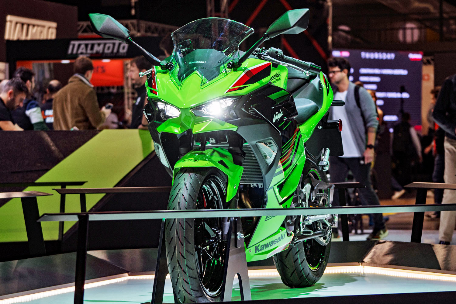 モーターサイクルショー「EICMA 2023」の会場から 内装・外装など30枚 【画像・写真】 - webCG