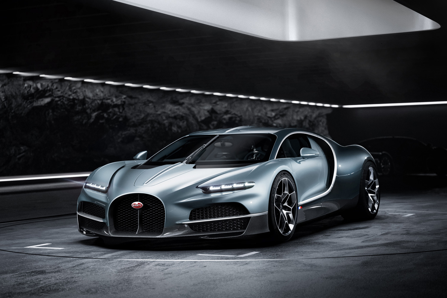 最高出力1800PS！ ブガッティからハイブリッドの新型ハイパーカー「トゥールビヨン」登場 【ニュース】 - webCG