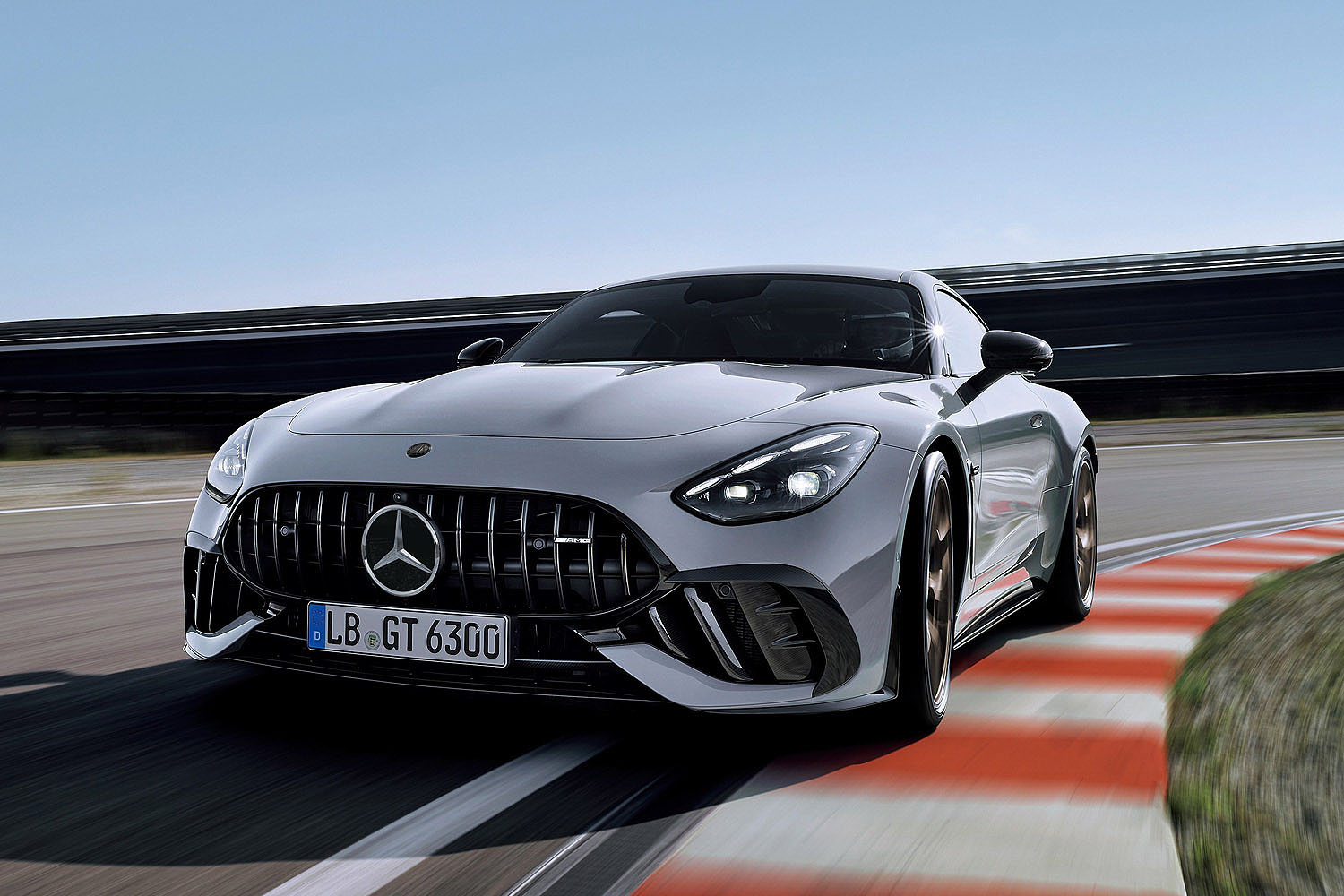 「メルセデスAMG GTクーペ」にサーキット向けの新グレード「AMG GT63 PRO 4MATIC＋ クーペ」が登場 【ニュース】 - webCG