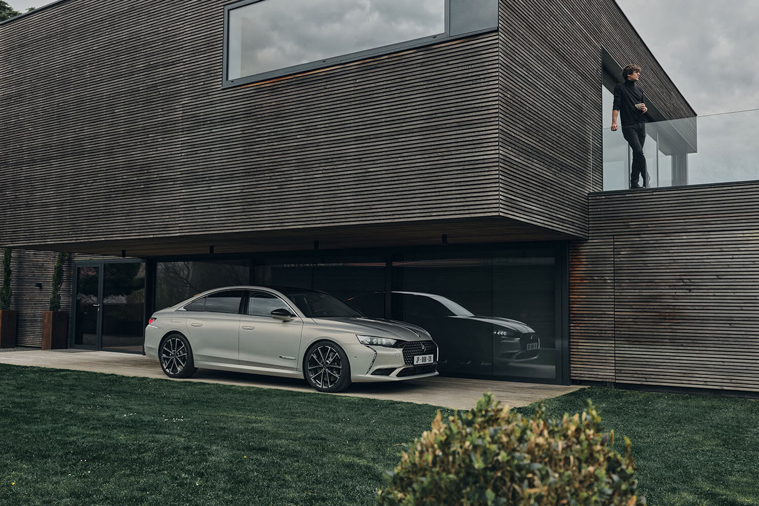 「DS 9」の特別仕様車「Esprit de Voyage E-TENSE」発売 【ニュース】 - webCG