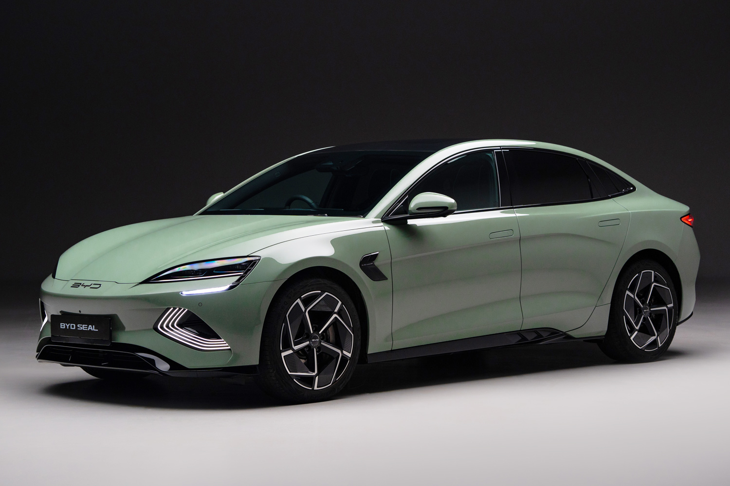 第61回：いい加減、ワタシたちはBYDやヒョンデと向き合うべきじゃないのか!?（前編） 【カーデザイン曼荼羅】 - webCG