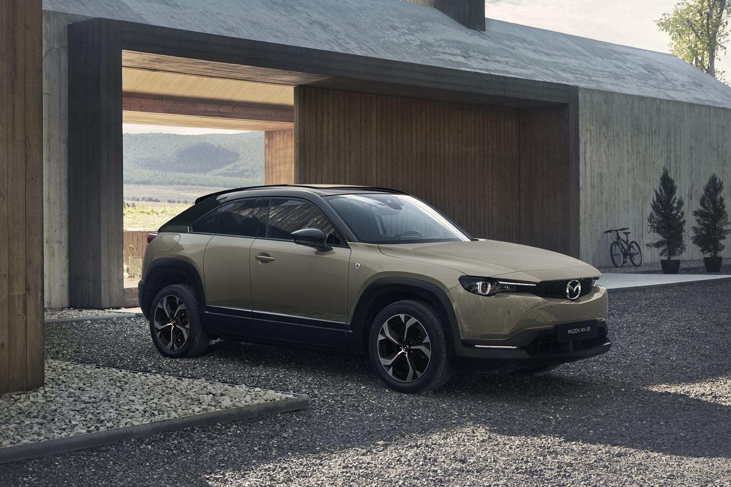 ロータリーエンジン搭載の「マツダMX-30 e-SKYACTIV R-EV」生産開始 【ニュース】 - webCG