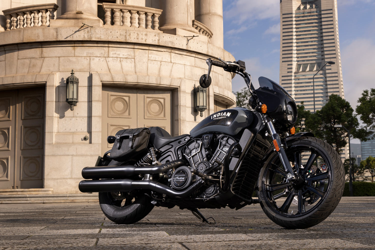 ダークなカスタムに潜む知性 Indian Scout Rogueのすべて 【漆黒の駿馬 インディアン・スカウト ローグの世界＜AD＞】 - webCG