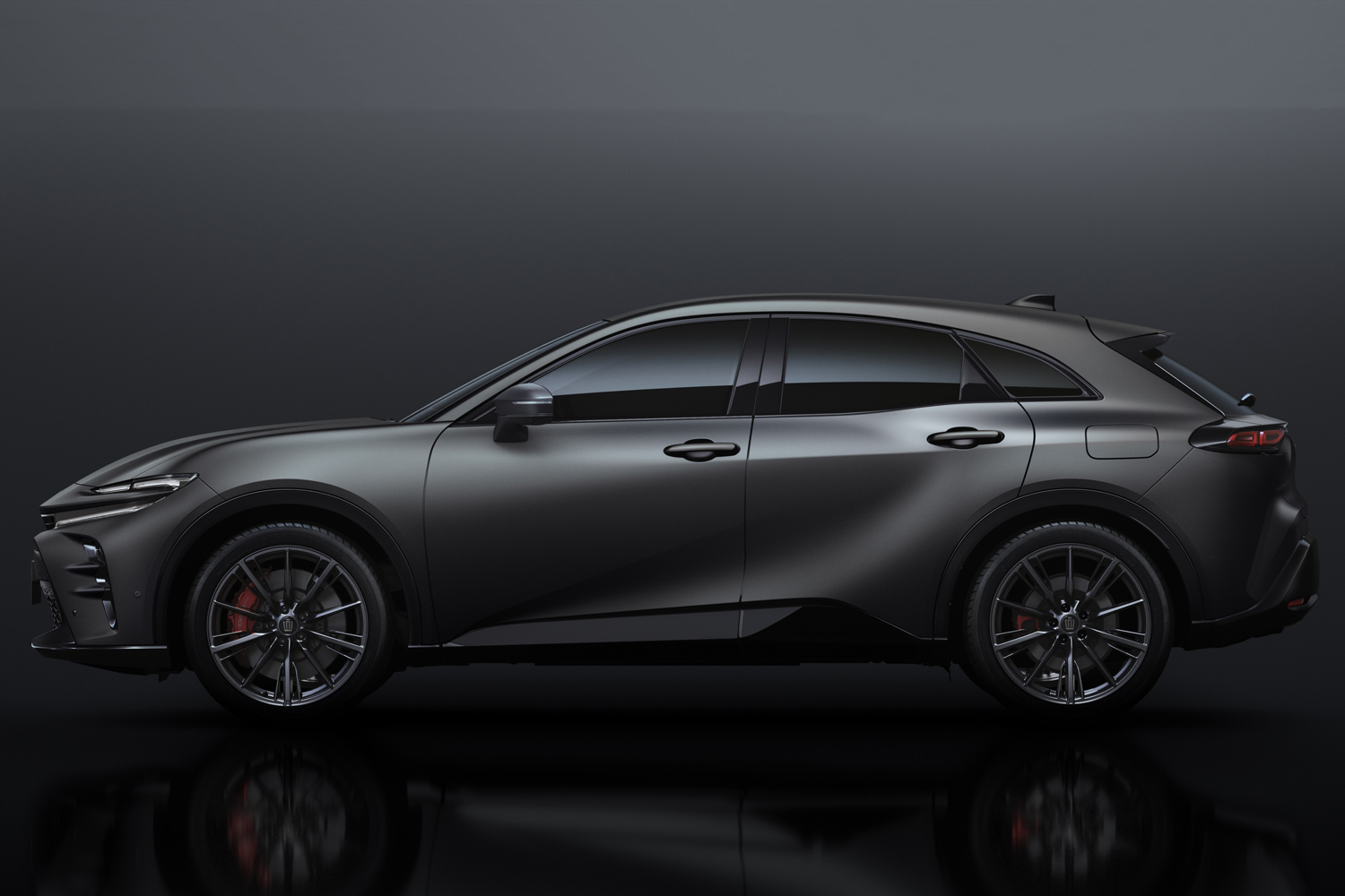 「トヨタ・クラウン スポーツ」にマットカラーの特別仕様車が登場 【ニュース】 - webCG