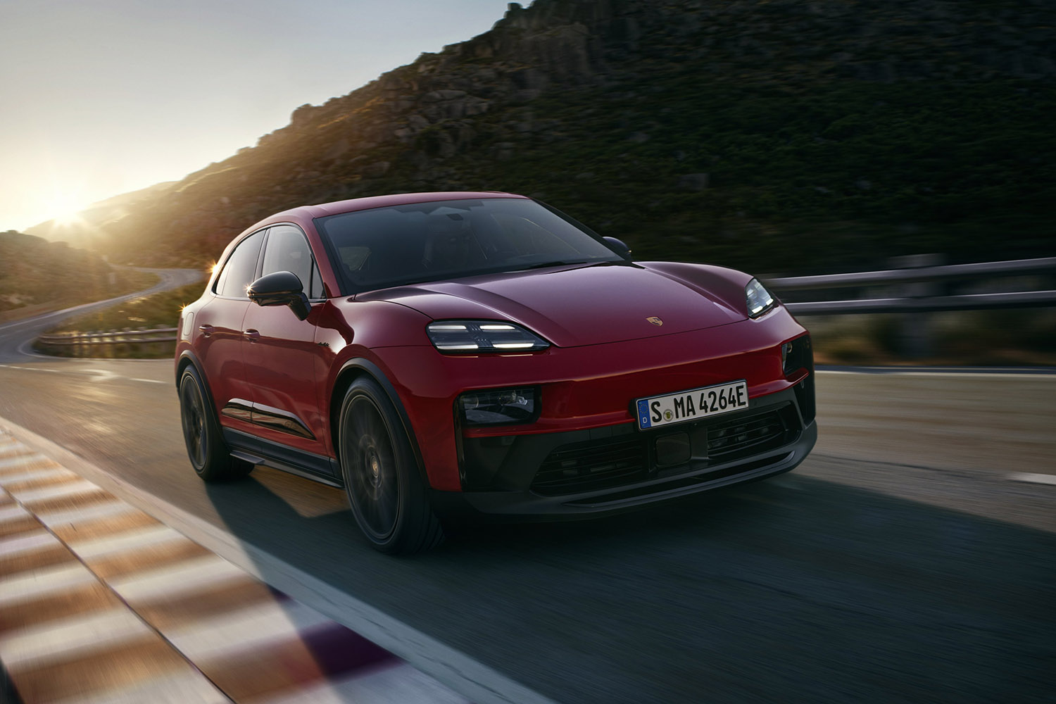 BEV版「ポルシェ・マカン」に高性能グレード「GTS」登場 【ニュース】 - webCG